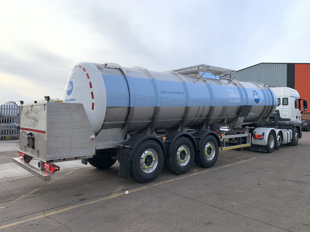RTN Clayton Vallely Suttons take delivery of 30.000 litre adblue tanker ...